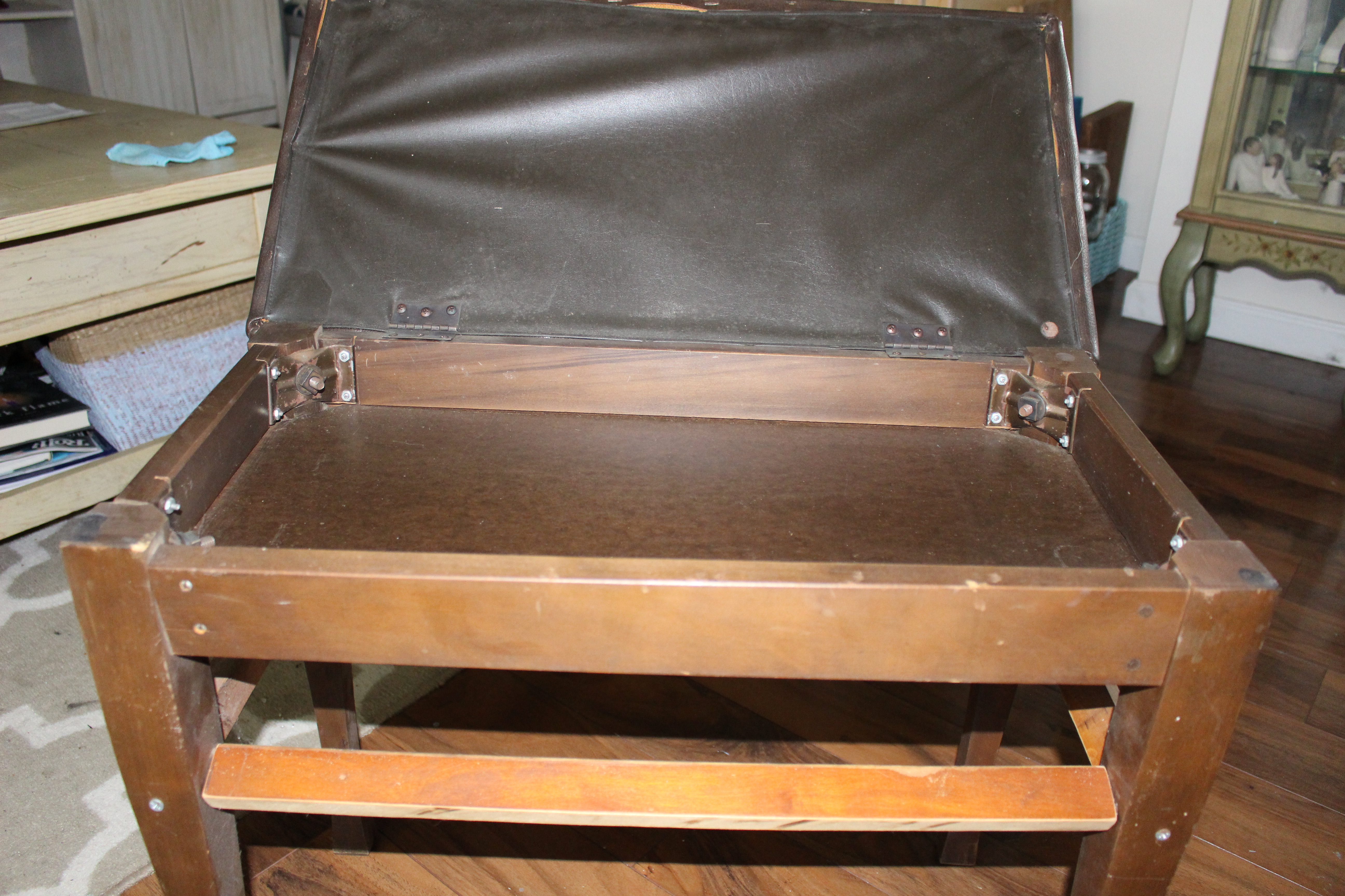 Transform Beach Treasures into a Stunning DIY Seashell Table