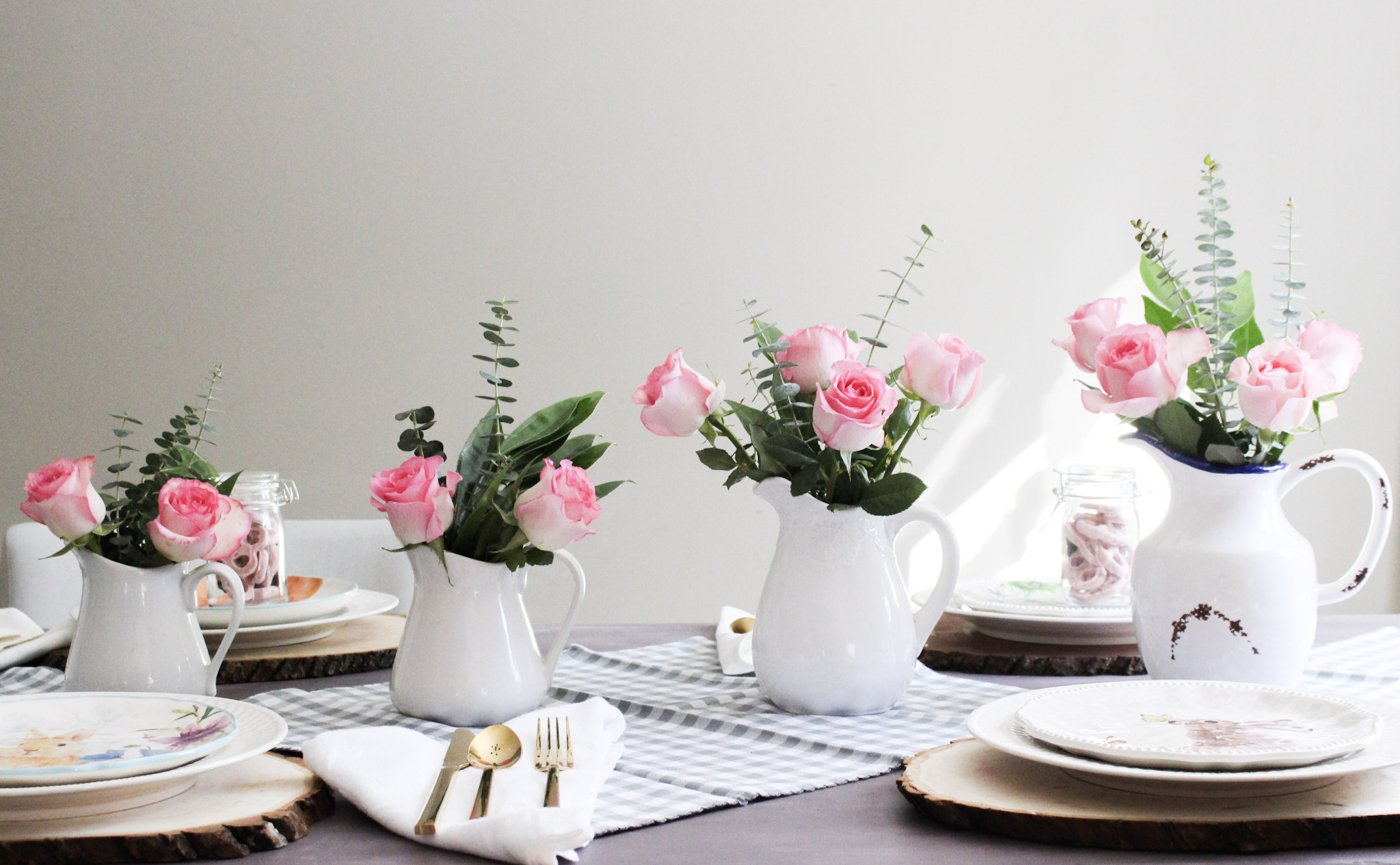 Beautiful Spring Tablescape With Pink Roses To Inspire You