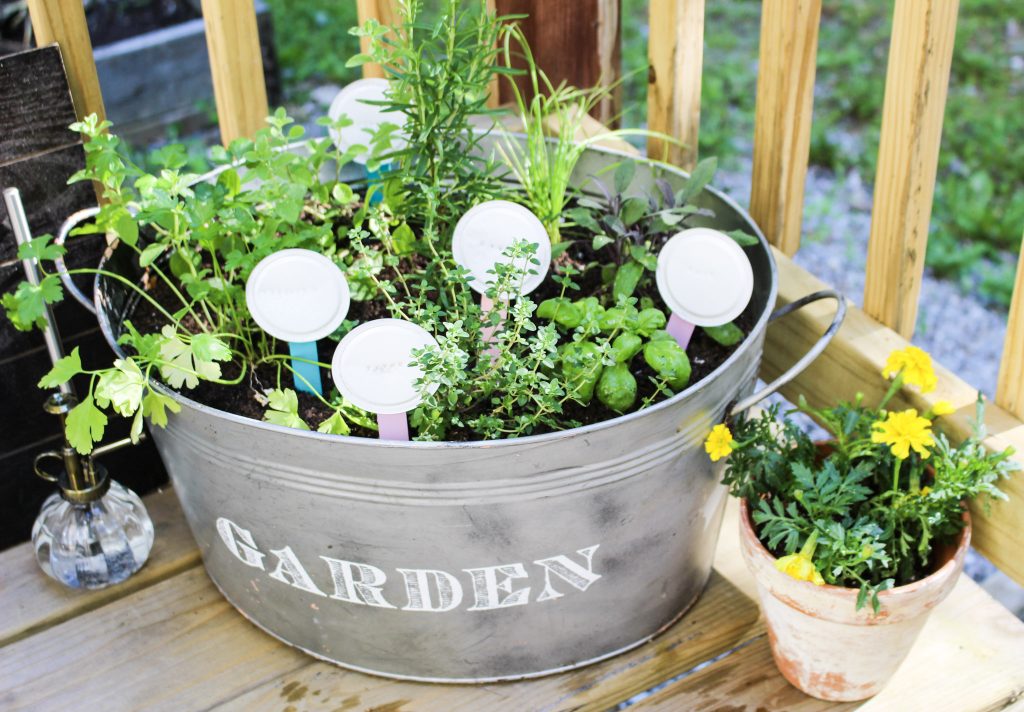 15 Creative Ways to Craft with Mason Jar Lids