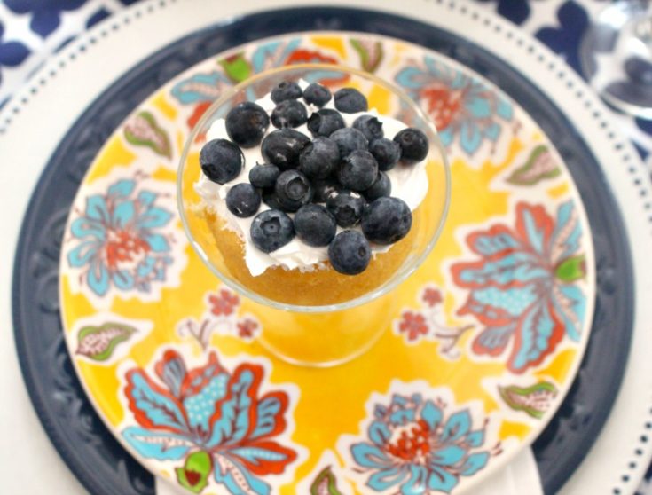 How To Set A Simple Summer Tablescape in Blue And White