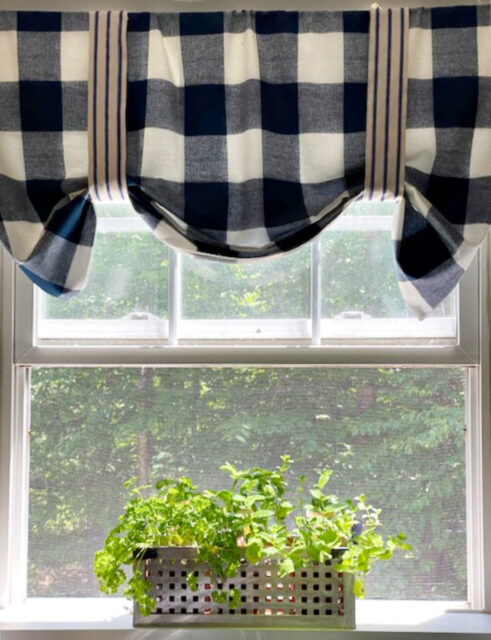 5 Simple Tips For Growing A DIY Kitchen Herb Garden