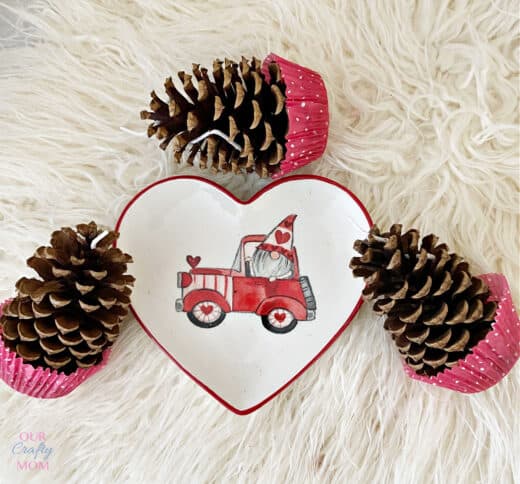 How to Make Pinecone Fire Starters with Free Printable Gift Tag