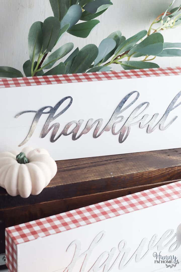 25 Festive Fall Signs That You Can Easily DIY