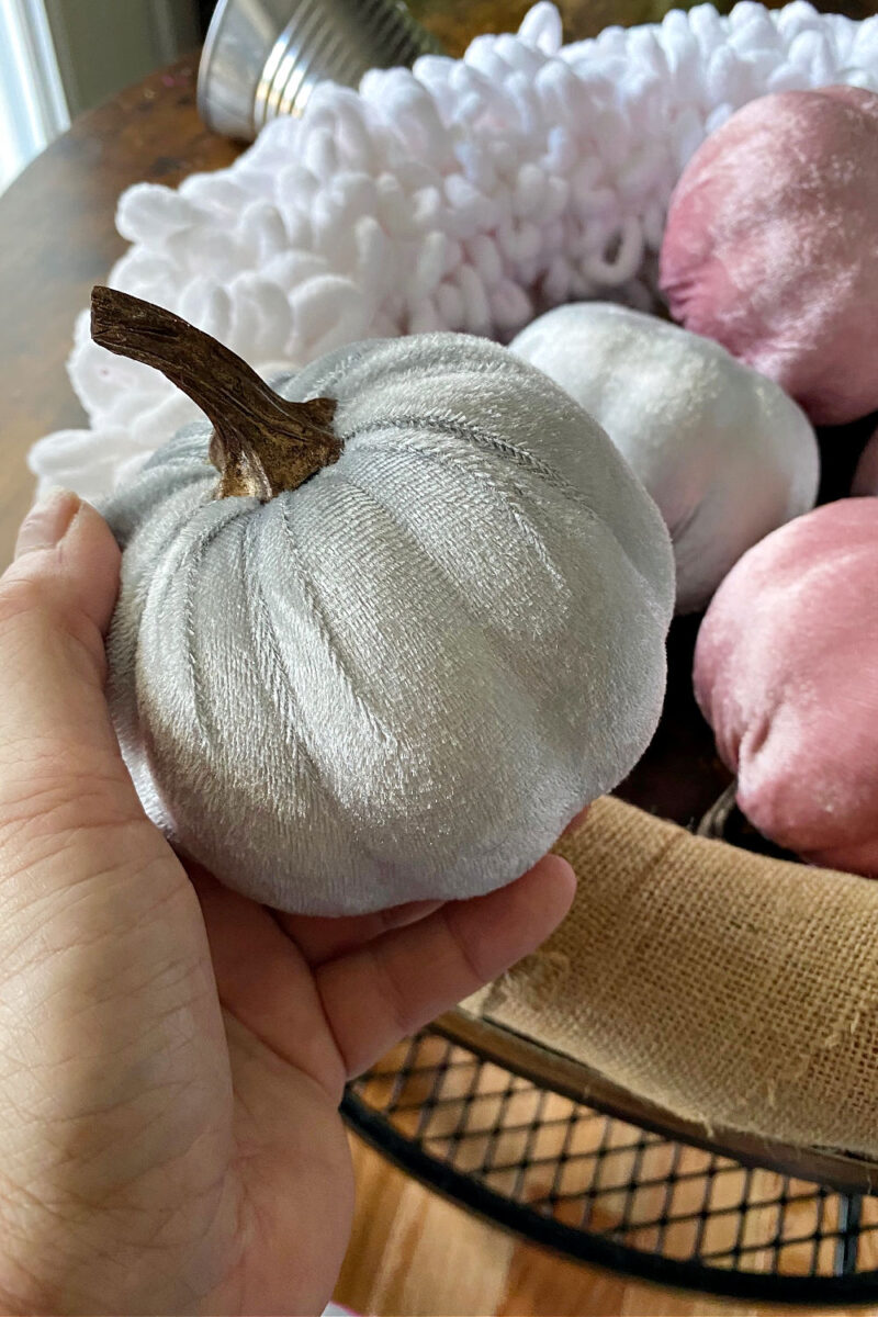 Easy Loop Yarn Wreath for Fall with Velvet Pumpkins