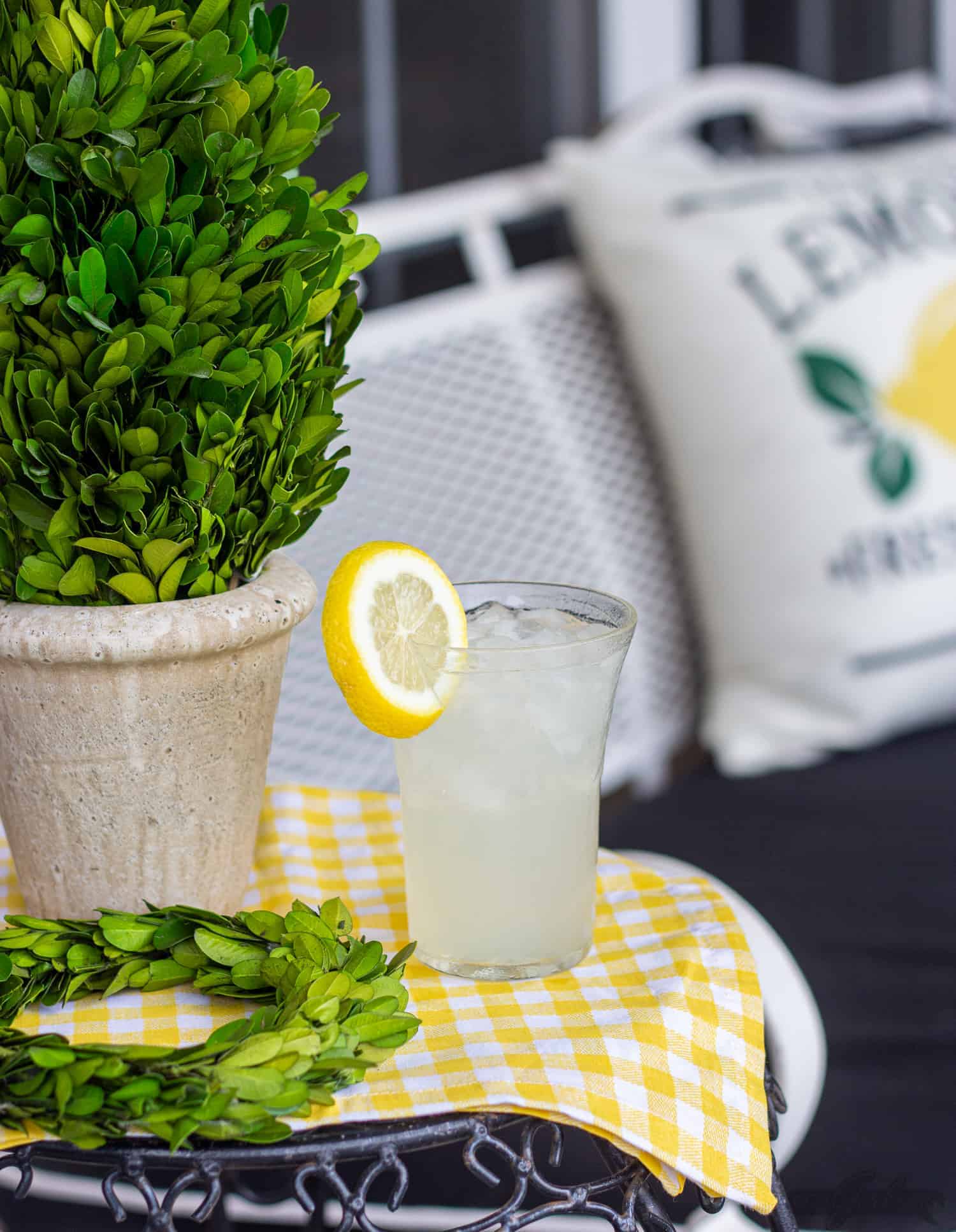 25 Fresh and Bright Lemon Decor Ideas For Your Home
