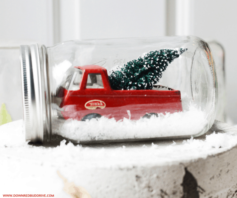 29 Red Truck Christmas Decor Ideas, Crafts and DIY Projects