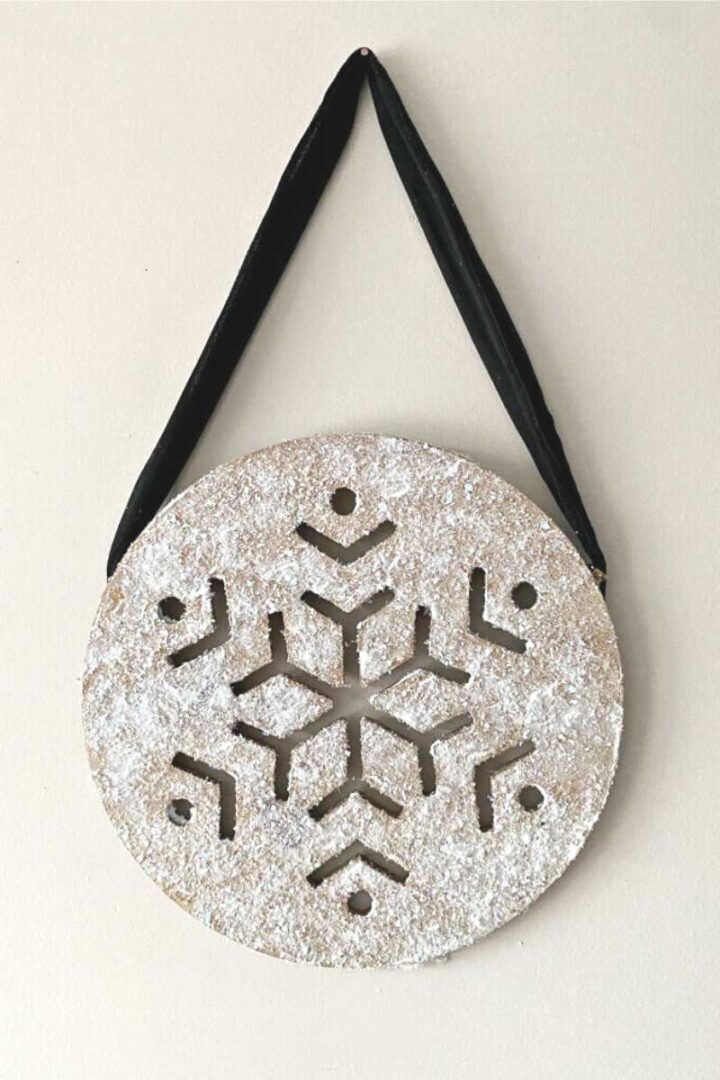 Make A Gorgeous Glitter Wooden Snowflake For Winter Decor