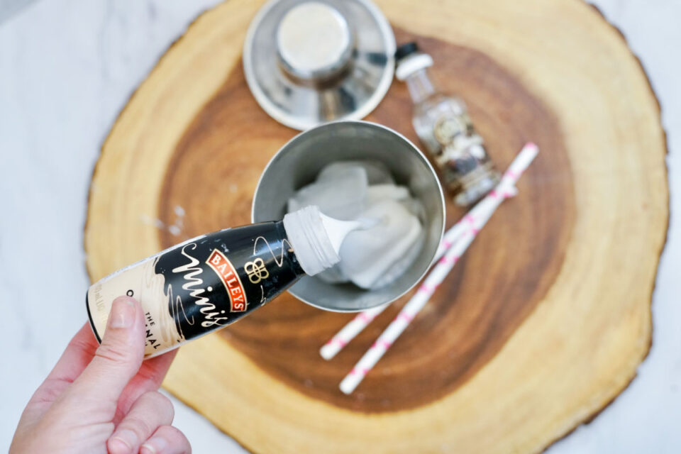 Make Boozy Cadbury Eggs Easter Shots For The Adults To Enjoy