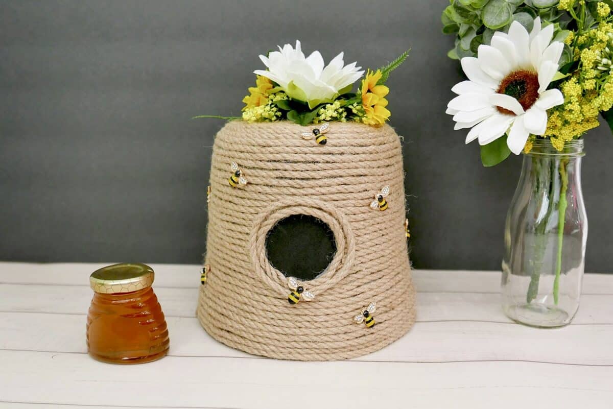 15 Super Cute Bee Decorations You Can Easily Make Yourself