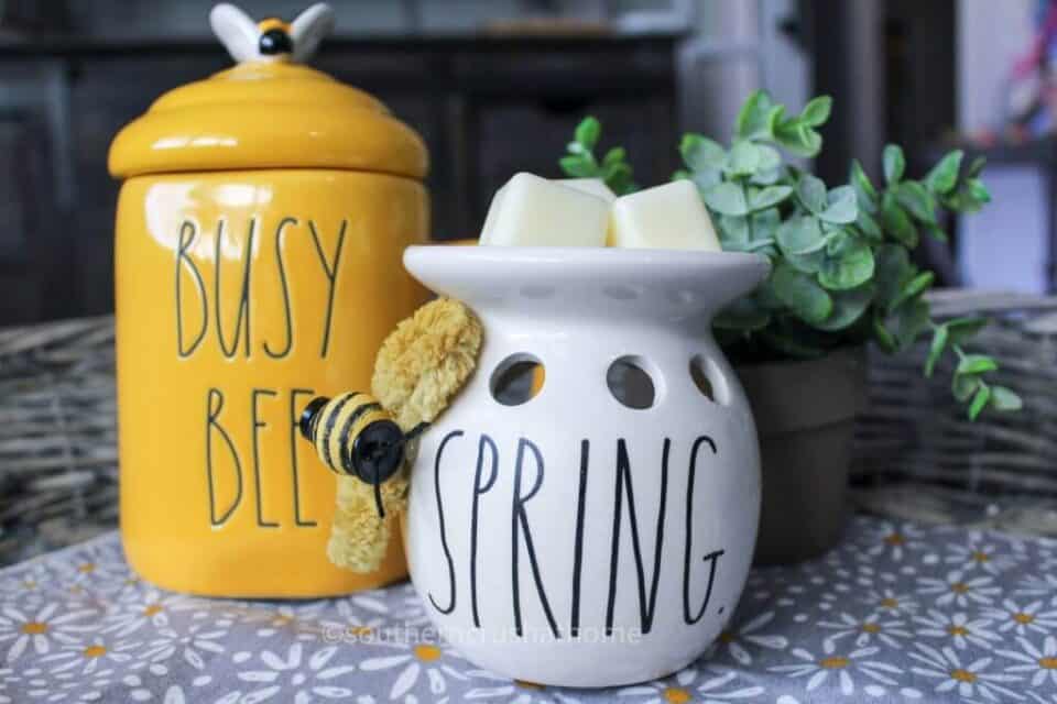 15 Super Cute Bee Decorations You Can Easily Make Yourself