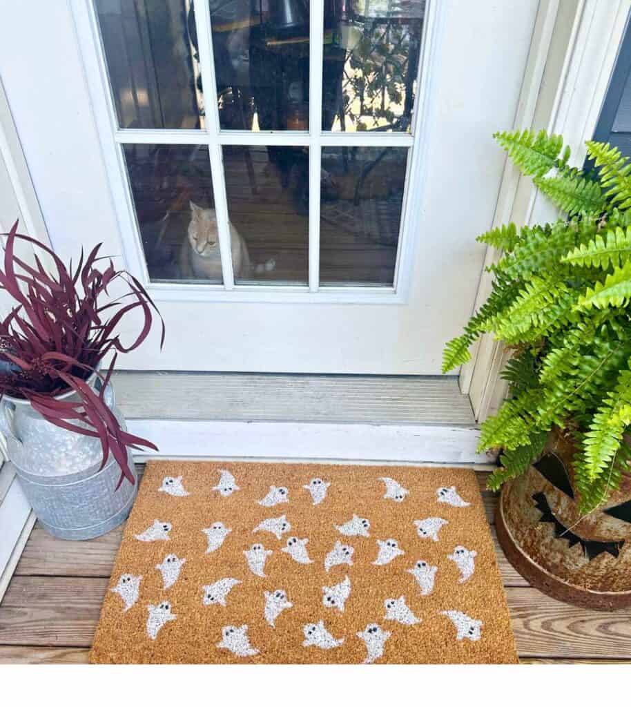 How to Make a Cute Painted Ghost Halloween Doormat For $10!