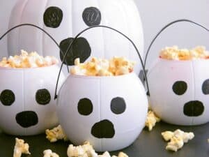 17 DIY Halloween Ghost Decorations That are Cute Not Scary