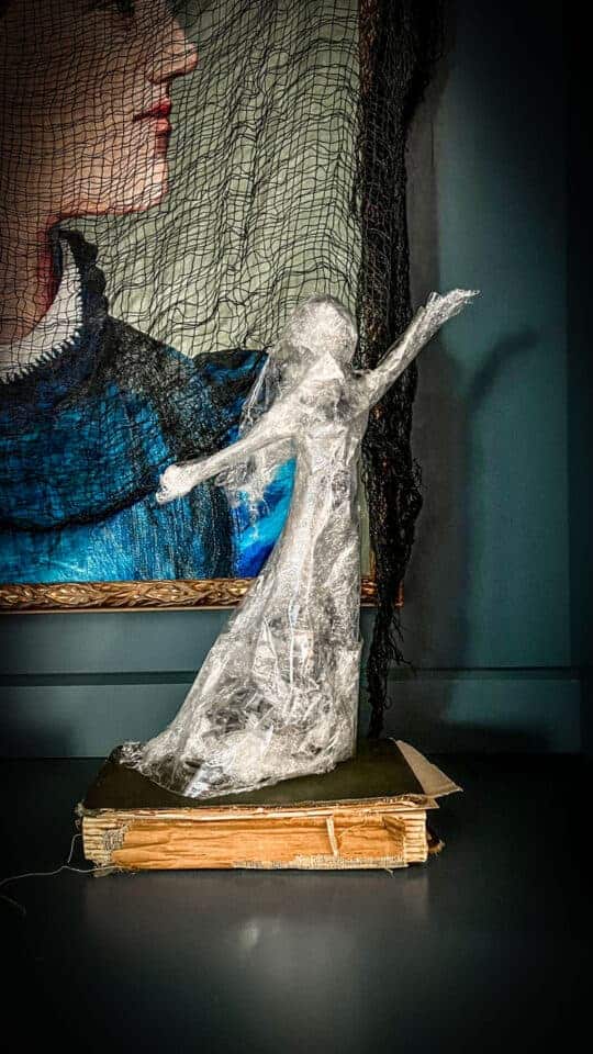 17 DIY Halloween Ghost Decorations That are Cute Not Scary