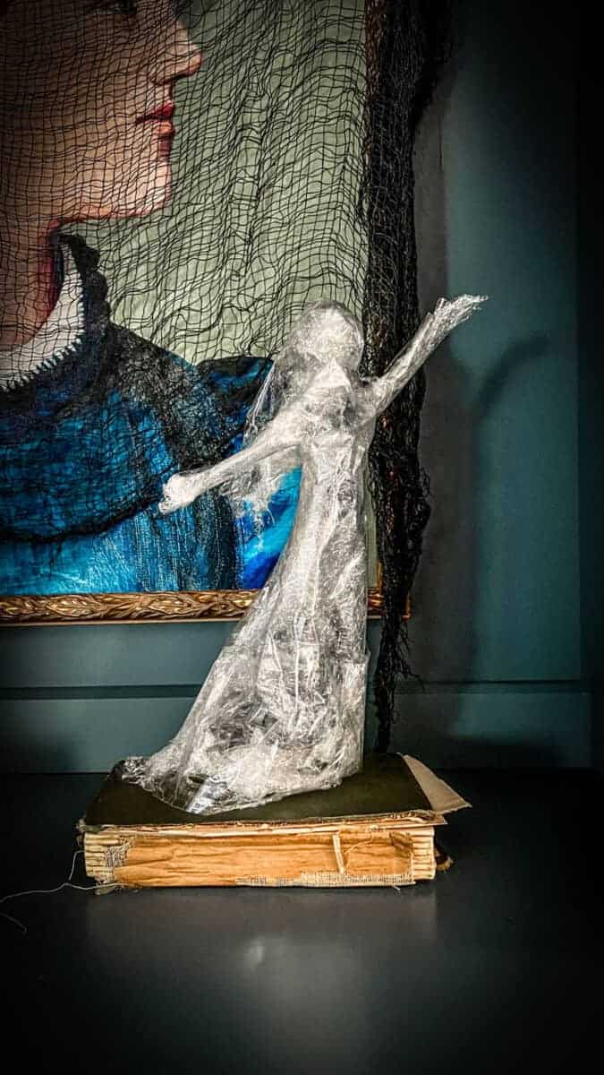 17 DIY Halloween Ghost Decorations That are Cute Not Scary