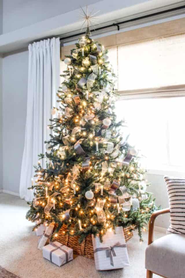 45+ Beautiful Christmas Tree Themes To Inspire You 2025