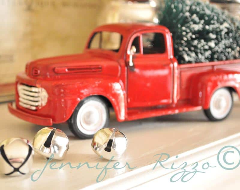 29 Red Truck Christmas Decor Ideas, Crafts and DIY Projects