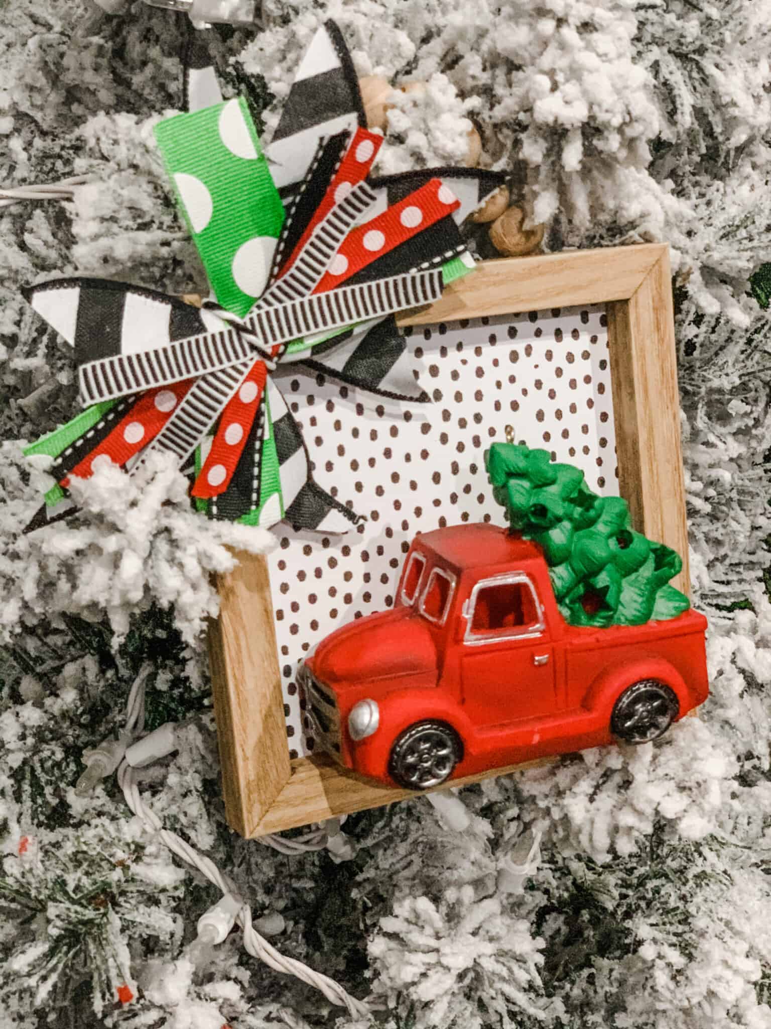 29 Red Truck Christmas Decor Ideas, Crafts and DIY Projects
