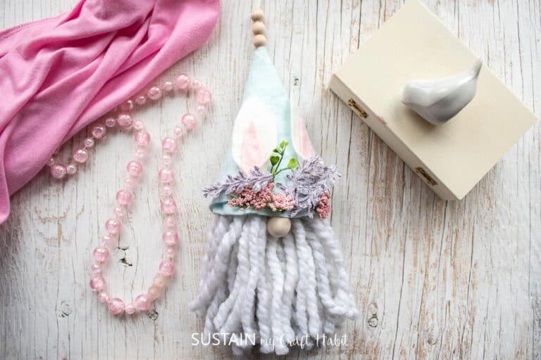 19 Easy DIY Spring Gnomes with Tutorials That Are No-Sew