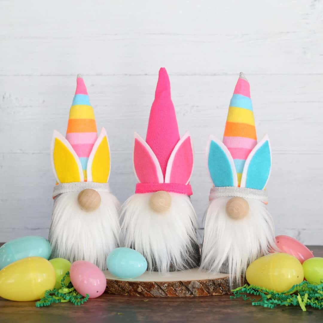 19 Easy DIY Spring Gnomes with Tutorials That Are No-Sew