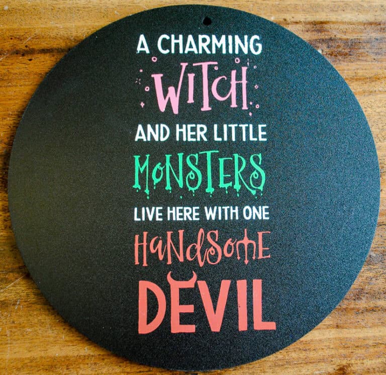 25 DIY Halloween Signs with Tutorials for Halloween Fun!