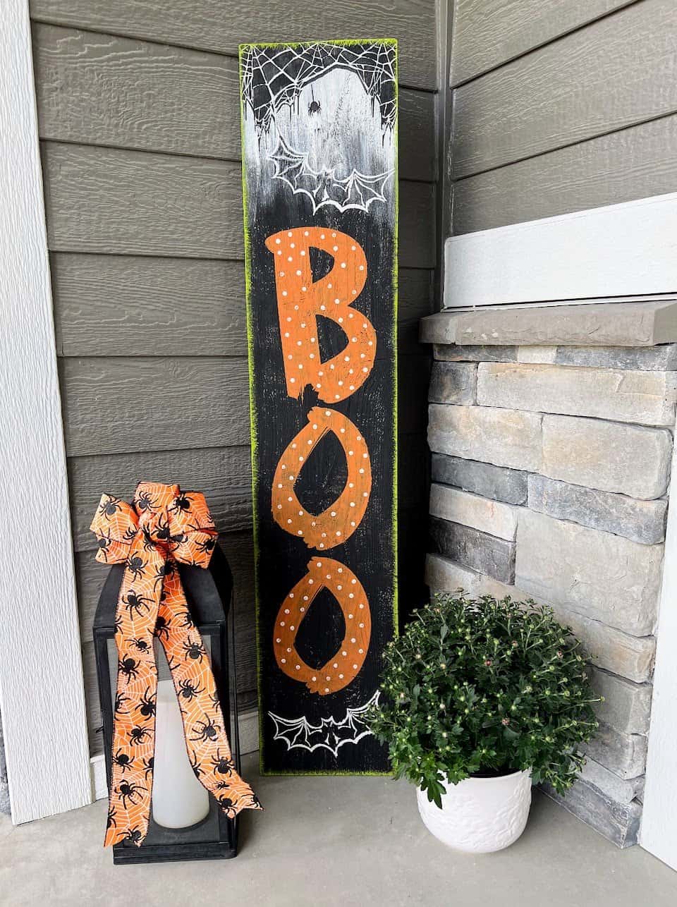 25 DIY Halloween Signs with Tutorials for Halloween Fun!