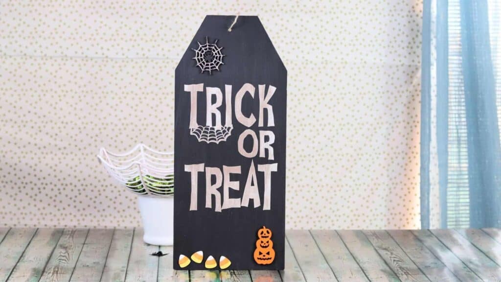 25 DIY Halloween Signs with Tutorials for Halloween Fun!
