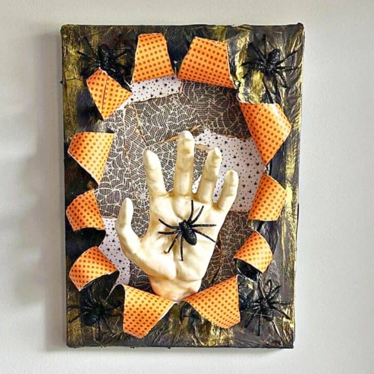 25 DIY Halloween Signs with Tutorials for Halloween Fun!