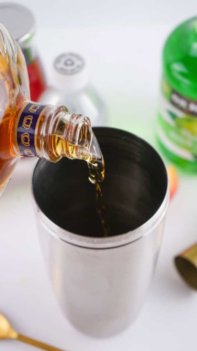 Get Ready to Sip: The Ultimate Guide to Washington Apple Shots!