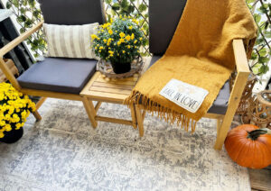 Cozy Fall Balcony Decor to Transform Your Outdoor Space (2024)