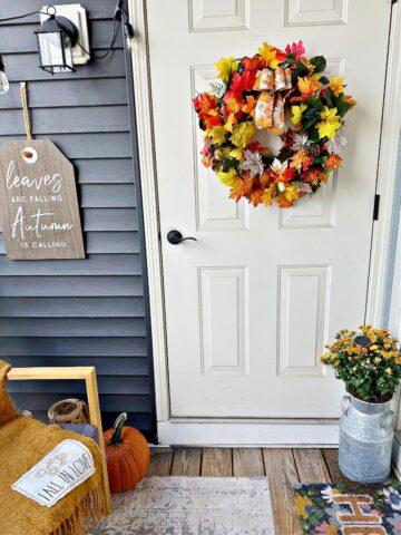 Cozy Fall Balcony Decor to Transform Your Outdoor Space (2024)