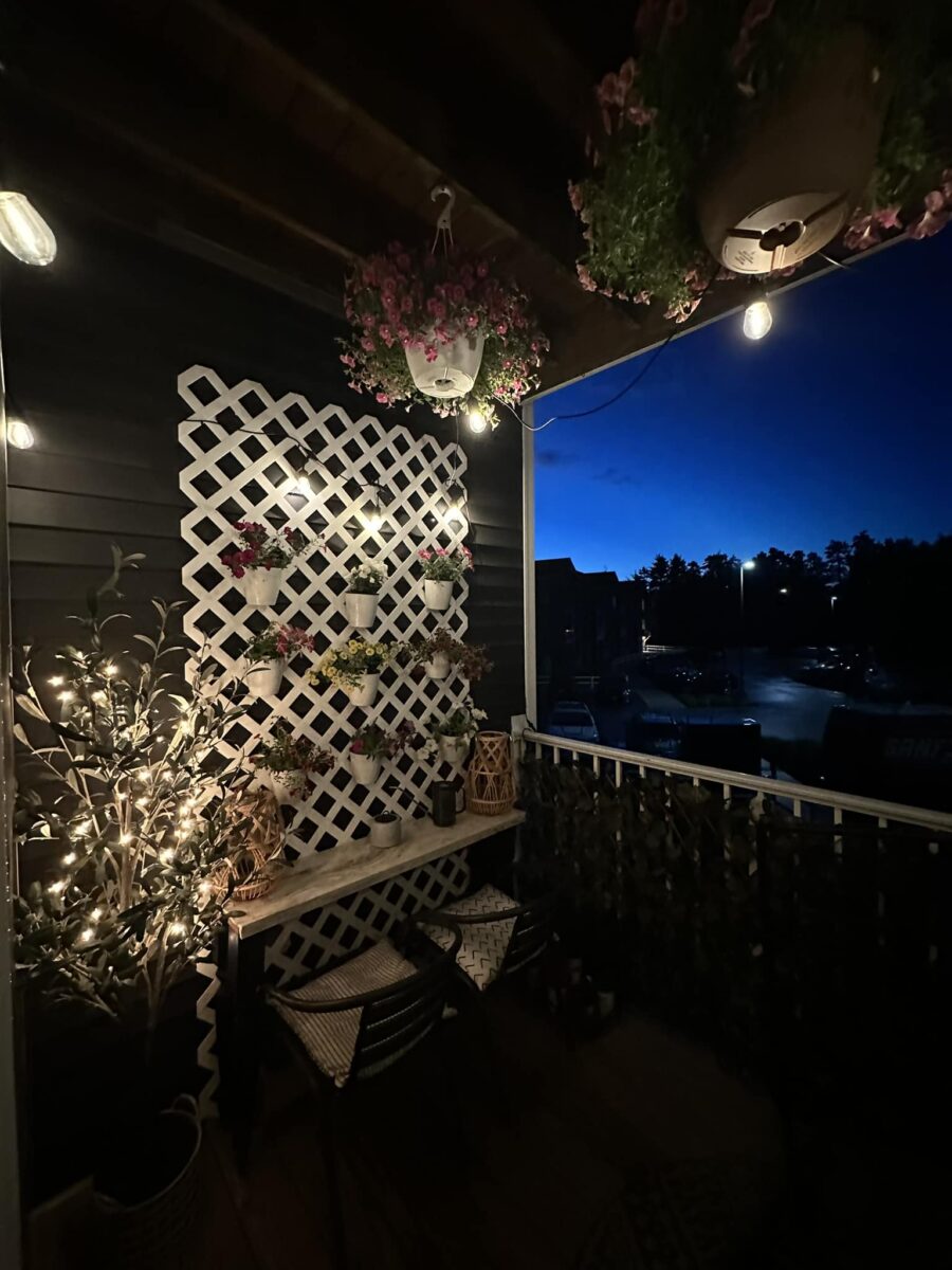 Cozy Fall Balcony Decor to Transform Your Outdoor Space (2024)