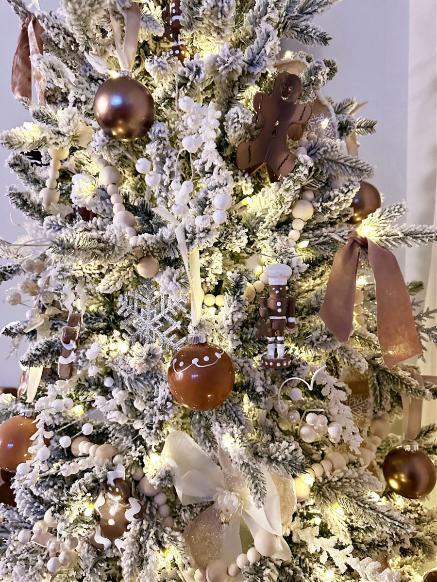 Neutral Gingerbread Christmas Tree Decoration Ideas