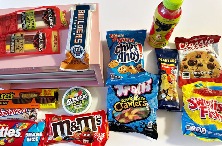 DIY Christmas Snackle Box: Easy Last-Minute Christmas Gift Idea!