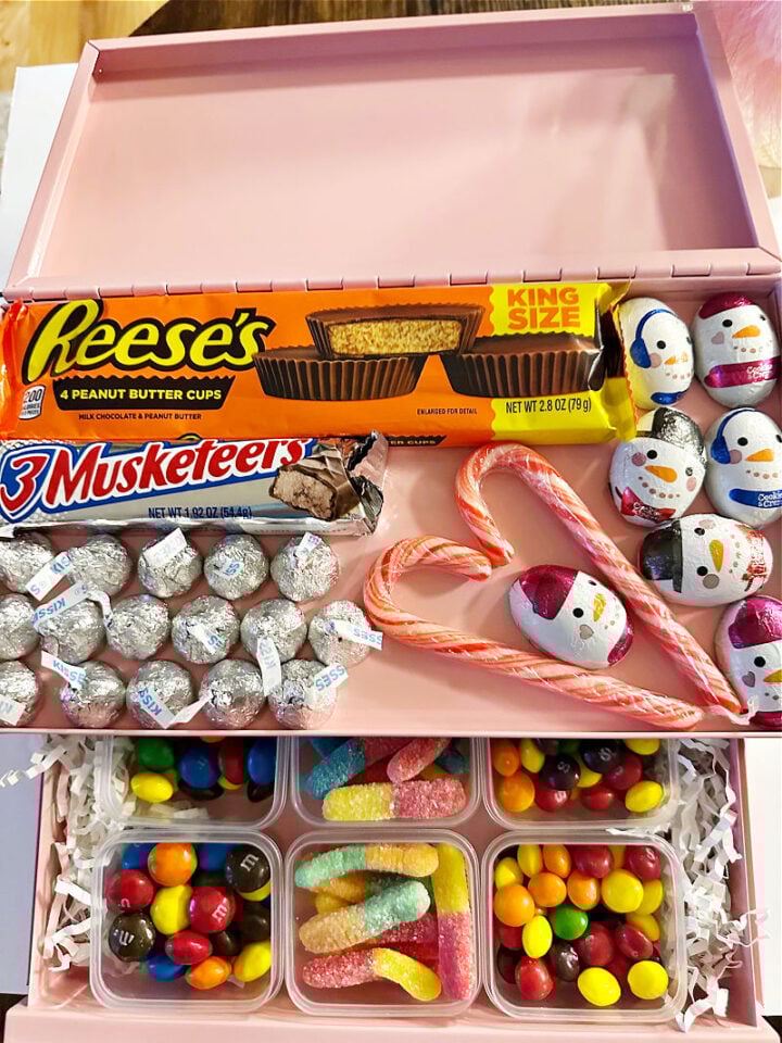 DIY Christmas Snackle Box: Easy Last-Minute Christmas Gift Idea!