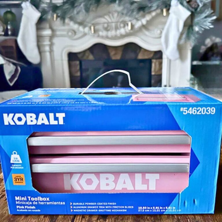 DIY Christmas Snackle Box: Easy Last-Minute Christmas Gift Idea!