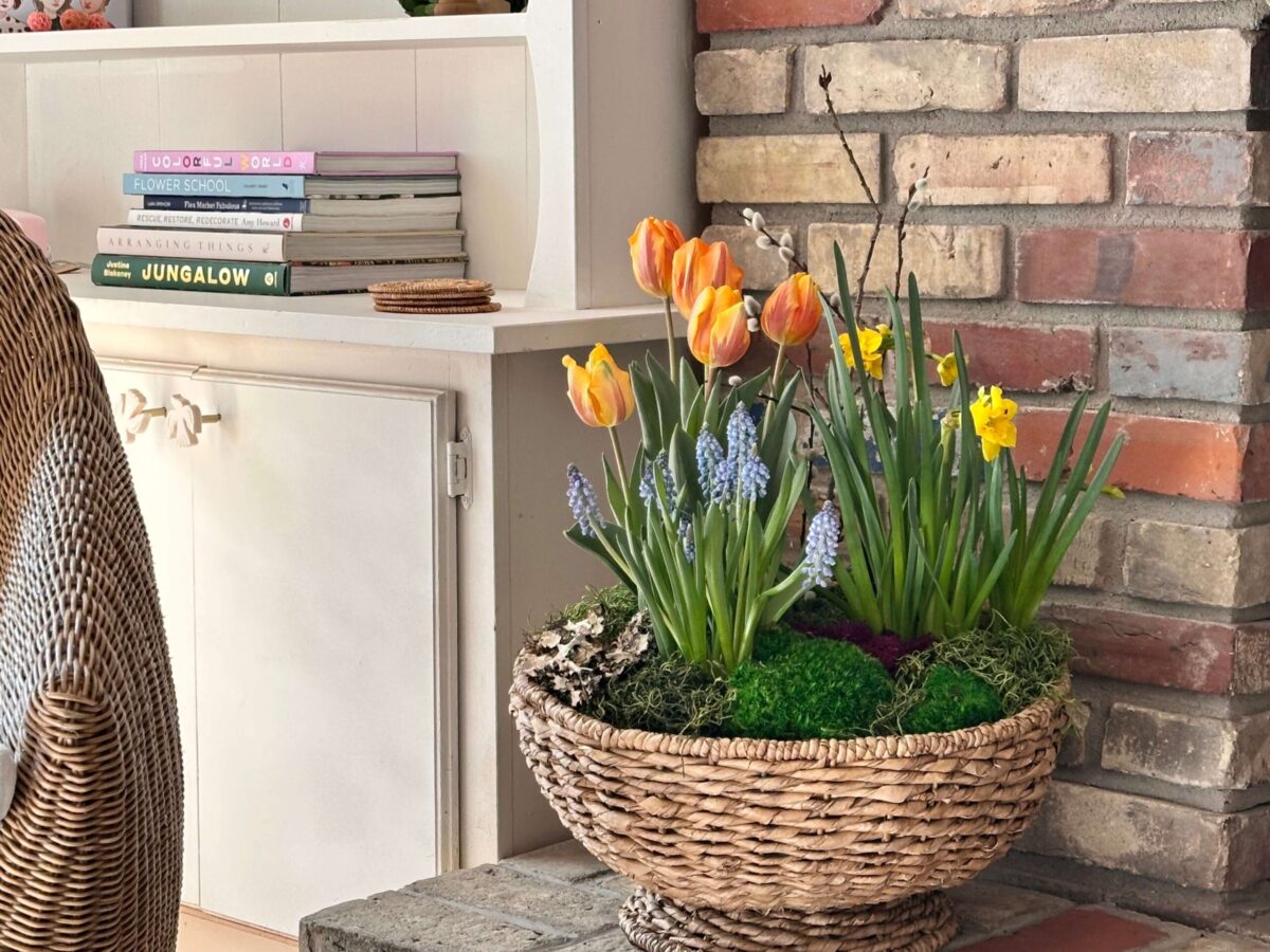 17 DIY Spring Centerpieces That Look Straight Out of a Magazine!