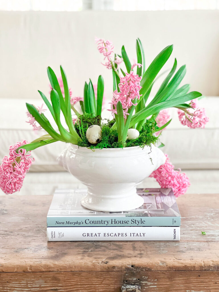 17 DIY Spring Centerpieces That Look Straight Out of a Magazine!