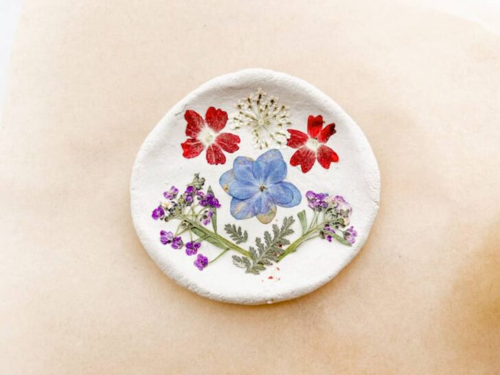 19 Stunning Pressed Flower Craft Ideas to Bring Nature Indoors